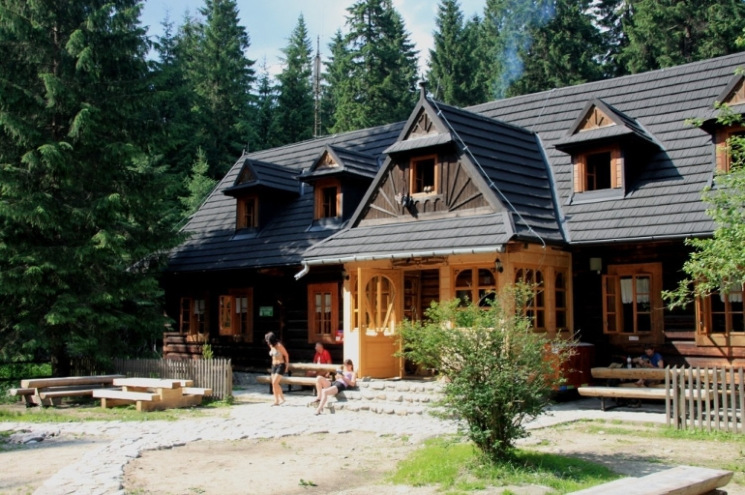 Schronisko w Dolinie Roztoki (Tatry) - NaszeMiasto.pl