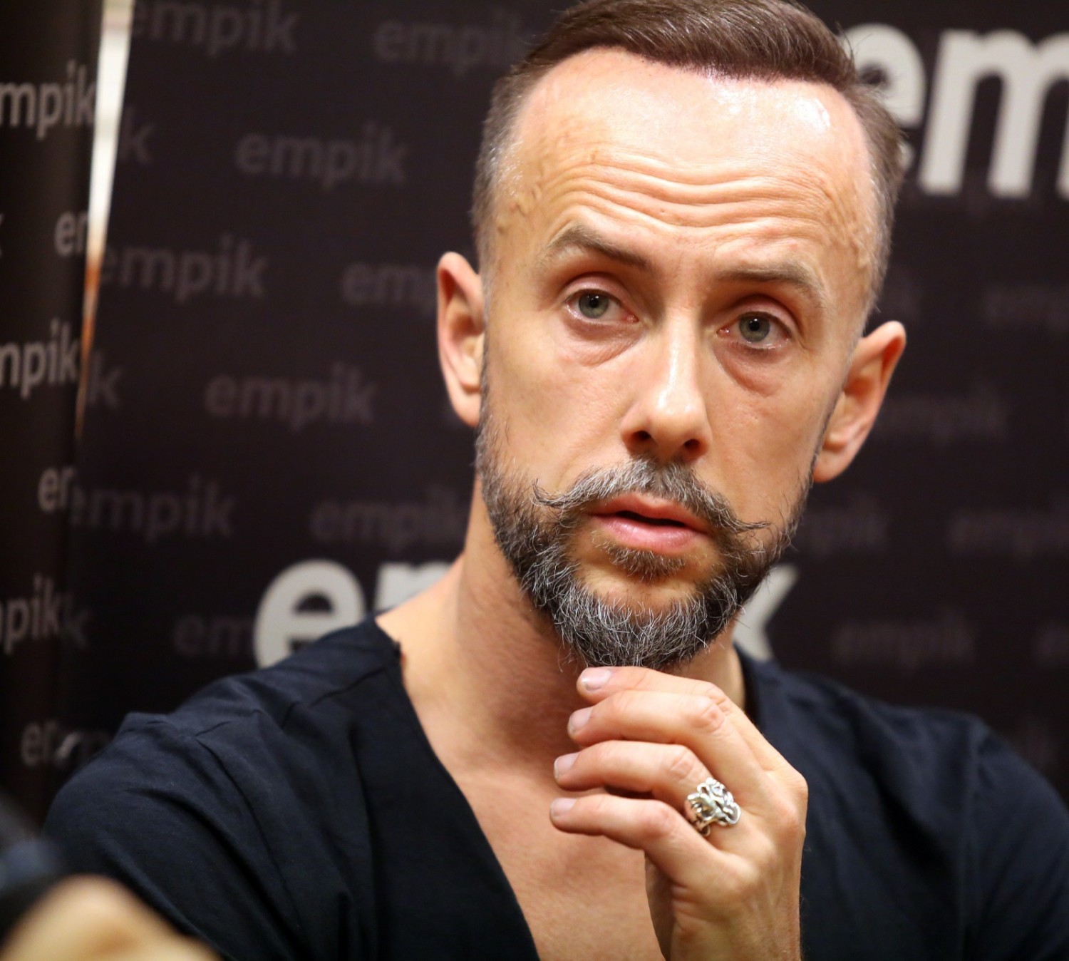 Why do so many Poles shave their head? : r/poland