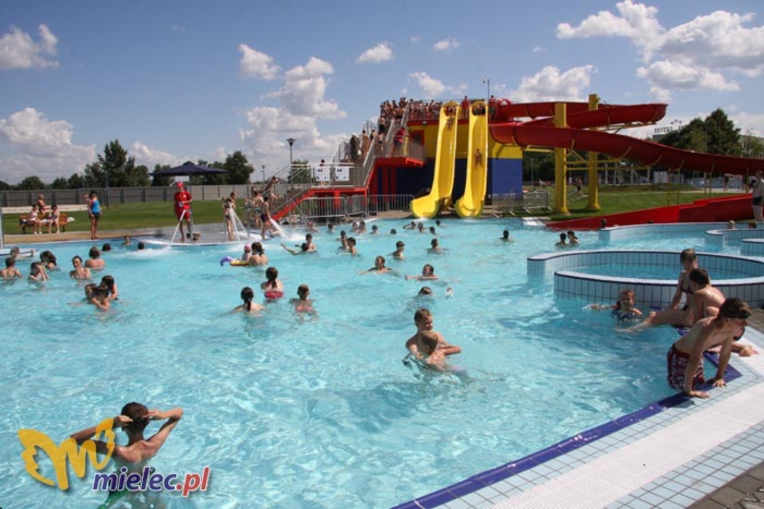 Odkryty basen w Mielcu [ceny biletów] - Mielec - NaszeMiasto.pl