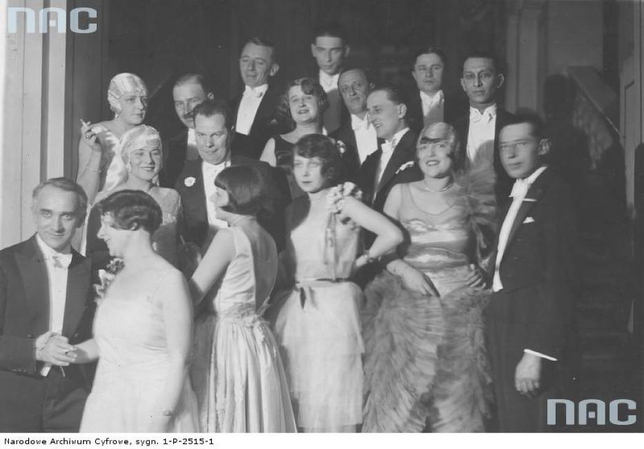 Moda lat 30. Warszawskie ulice pełne dżentelmenów i kobiet z klasą ...