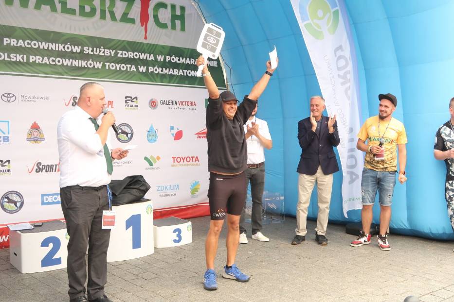 Toyota Eko Półmaraton Wałbrzych 2024: Nowa Toyota Aygo zostanie w Wałbrzychu. Wylosował ją ...